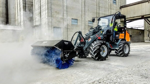 Tobroco-Giant USA premiers GIANT at 2017 ConExpo